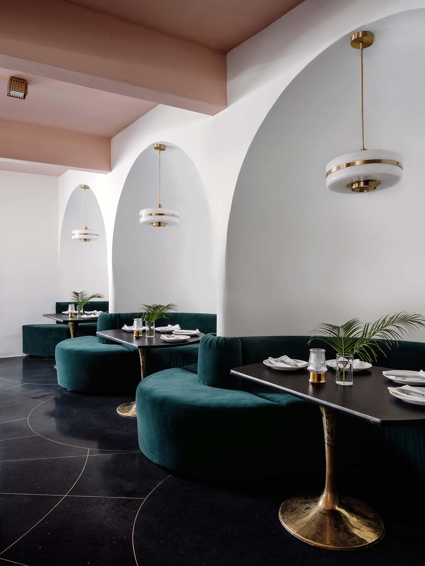 Chinoiserie Wallpaper Elevates Two Restaurants with French Style ...