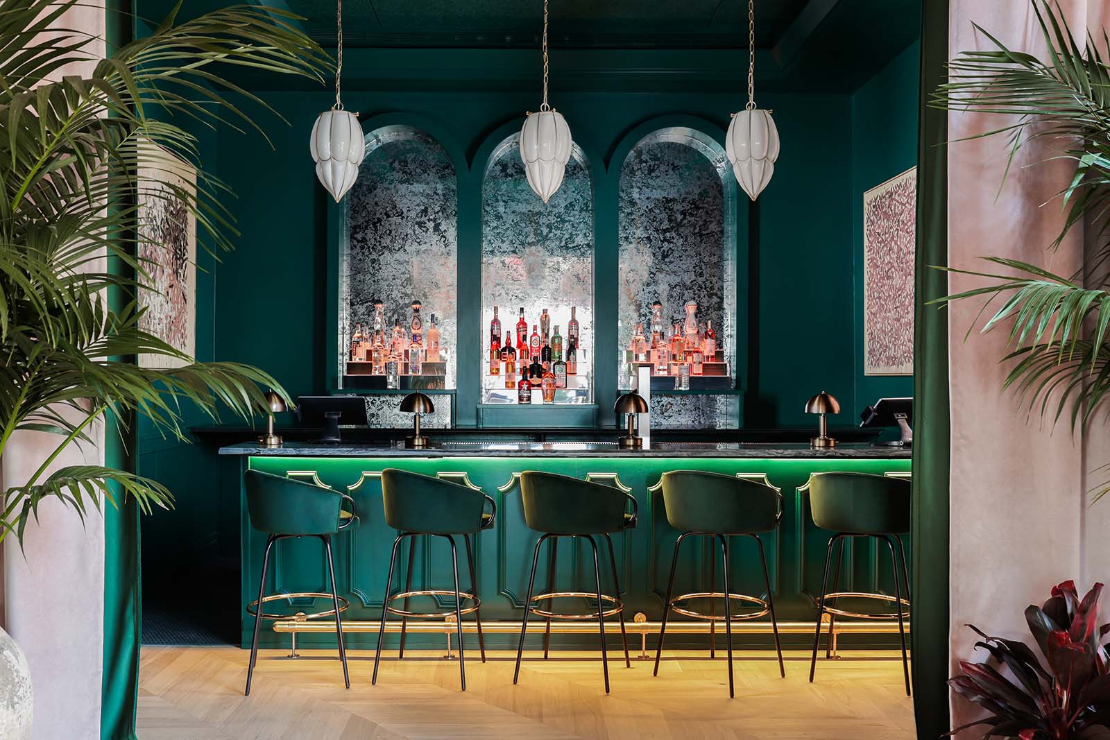 HOSPITALITY & COMMERCIAL WALLPAPER PROJECTS - Paper Moon Painting